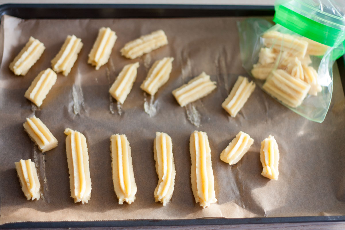 Cinnamon Churro Bites | bakeologie