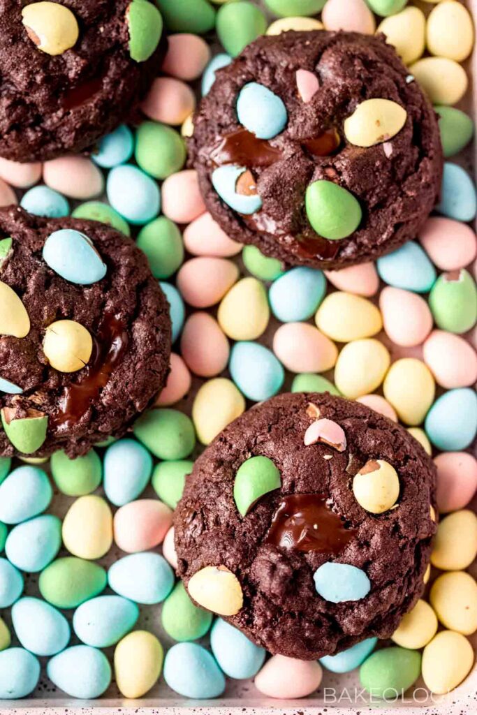 Chocolate Mini Egg Cookies | bakeologie