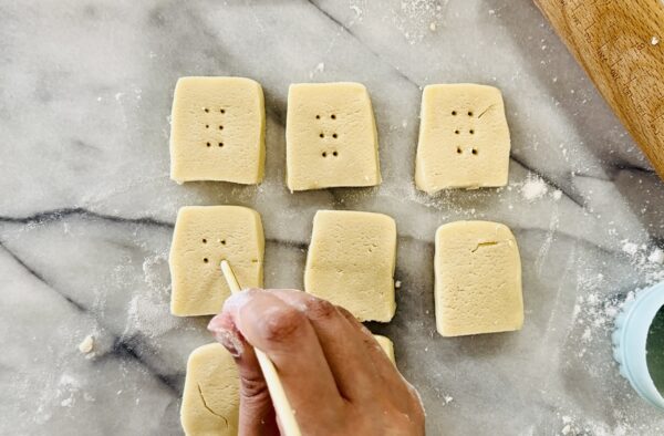 Easy Shortbread Cookies -Two Ways | bakeologie