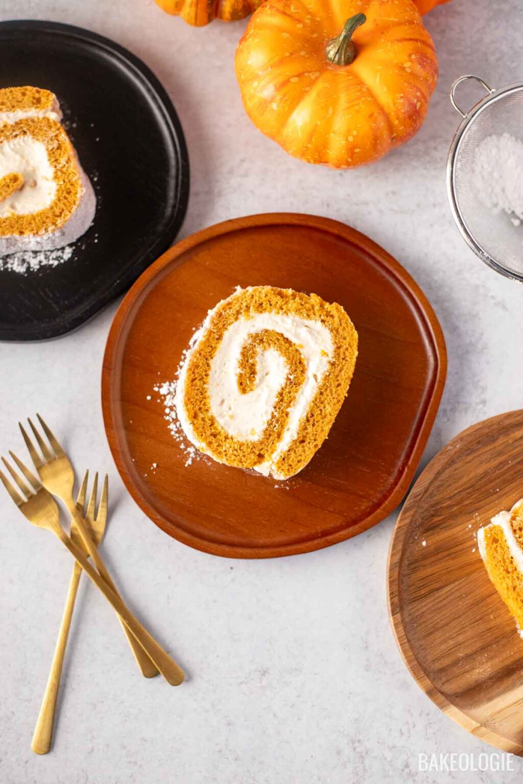 Pumpkin Roll Cake | bakeologie