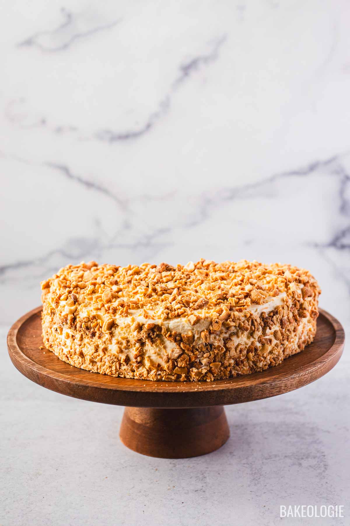 Easy Sansrival (Filipino Cashew Dacquoise Cake) | bakeologie